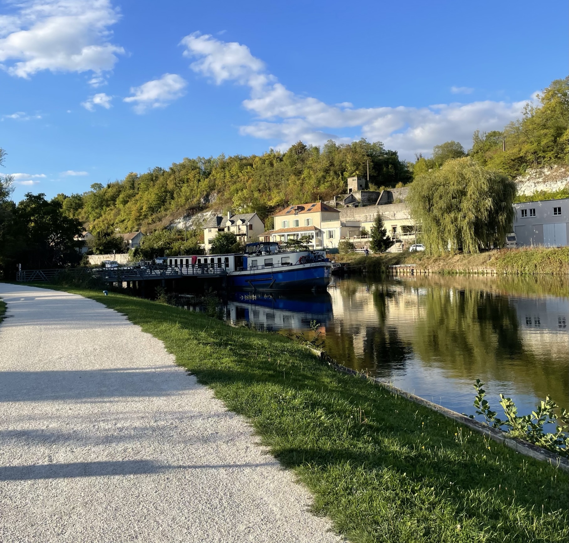 barge image – Artful Travels